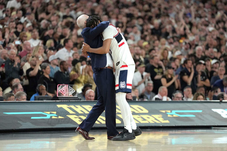 Dan Hurley marvels at Stephon Castle's rise from UConn to NBA Finals ...