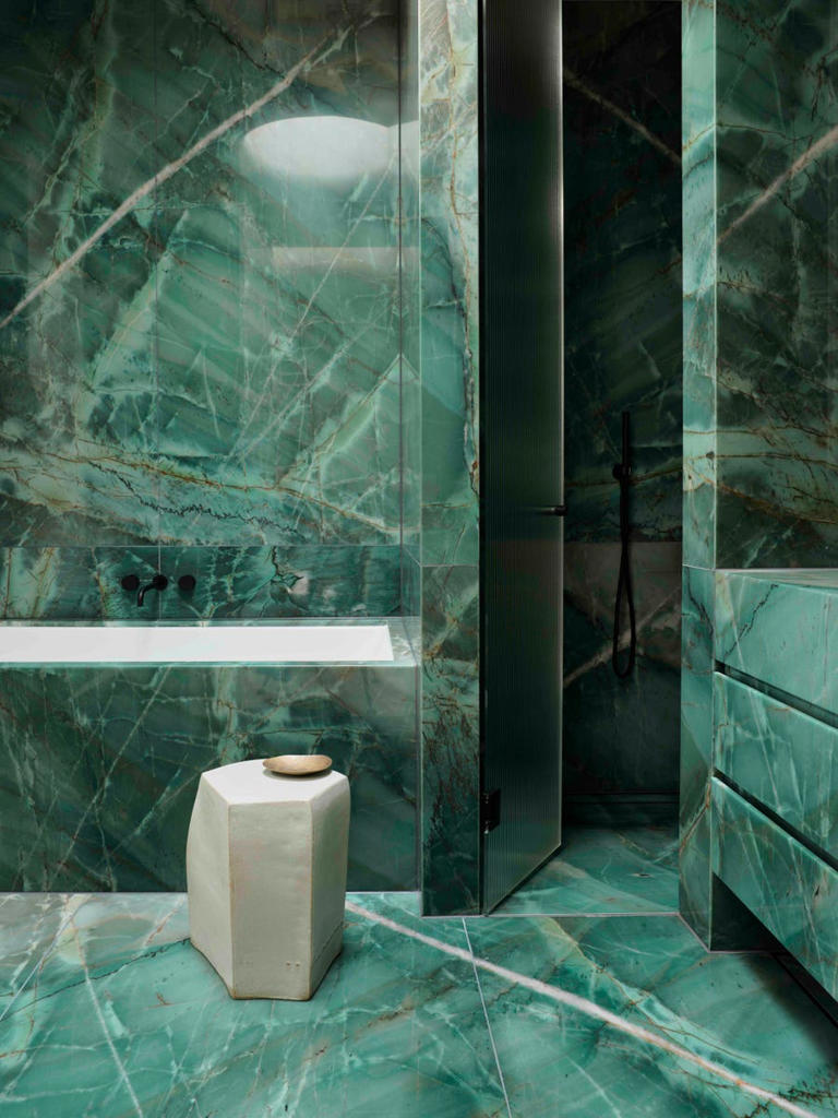 The built-in bath is back—and designers say it’s chicer than ever