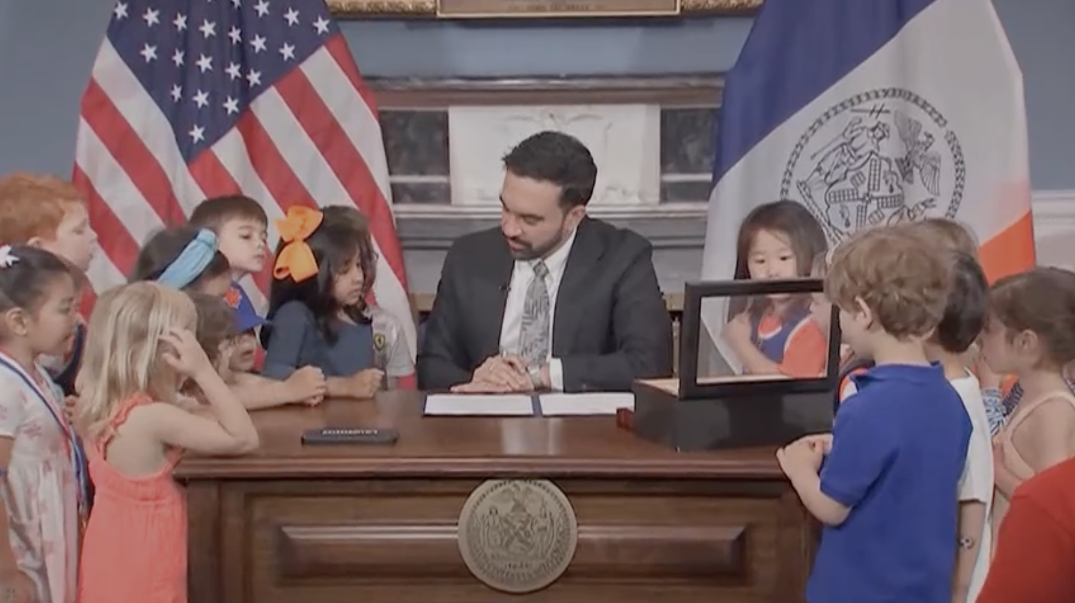 Video: NYC mayor repeals bedtime so children can watch NBA Finals