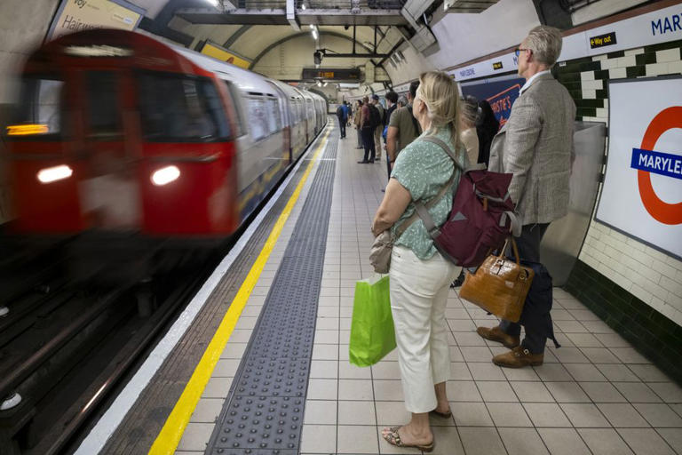 Union rep 'moaned iPads supplied by TfL are too small to watch Netflix ...