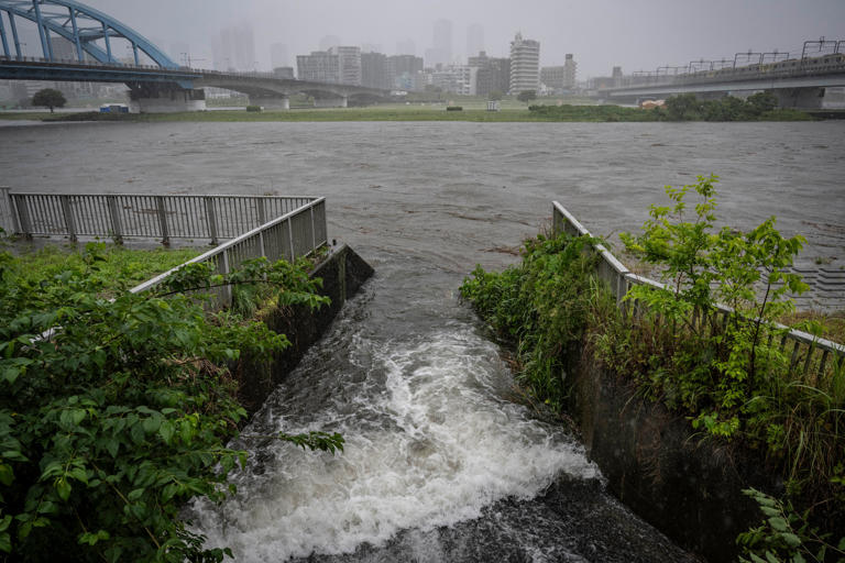 Japón bajo alerta: tifón Jangmi provoca inundaciones y caos