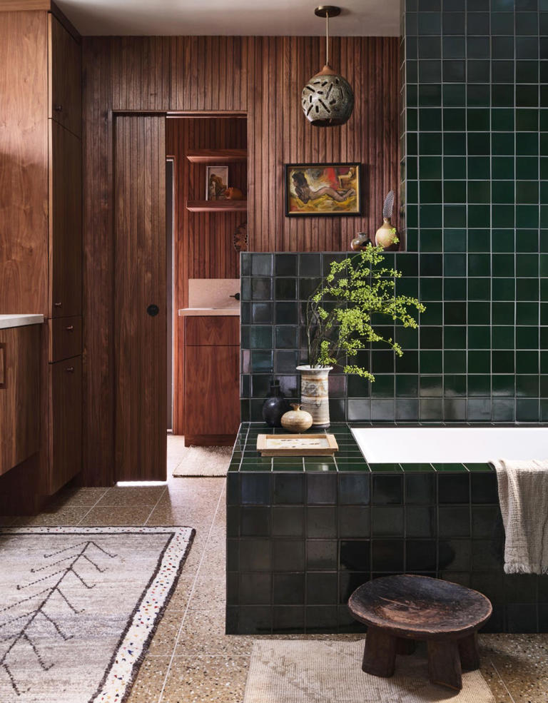 The built-in bath is back—and designers say it’s chicer than ever