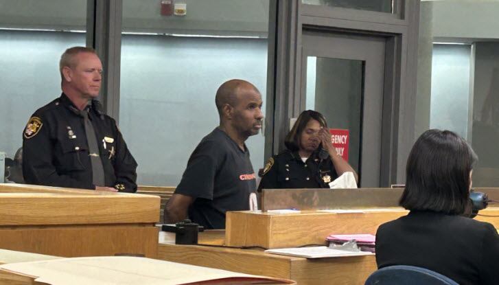 Man accused of trying to entice 4-year-old girl with candy at park