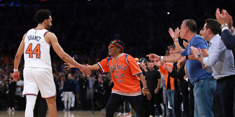 Knicks are auctioning off 2 celebrity row tickets