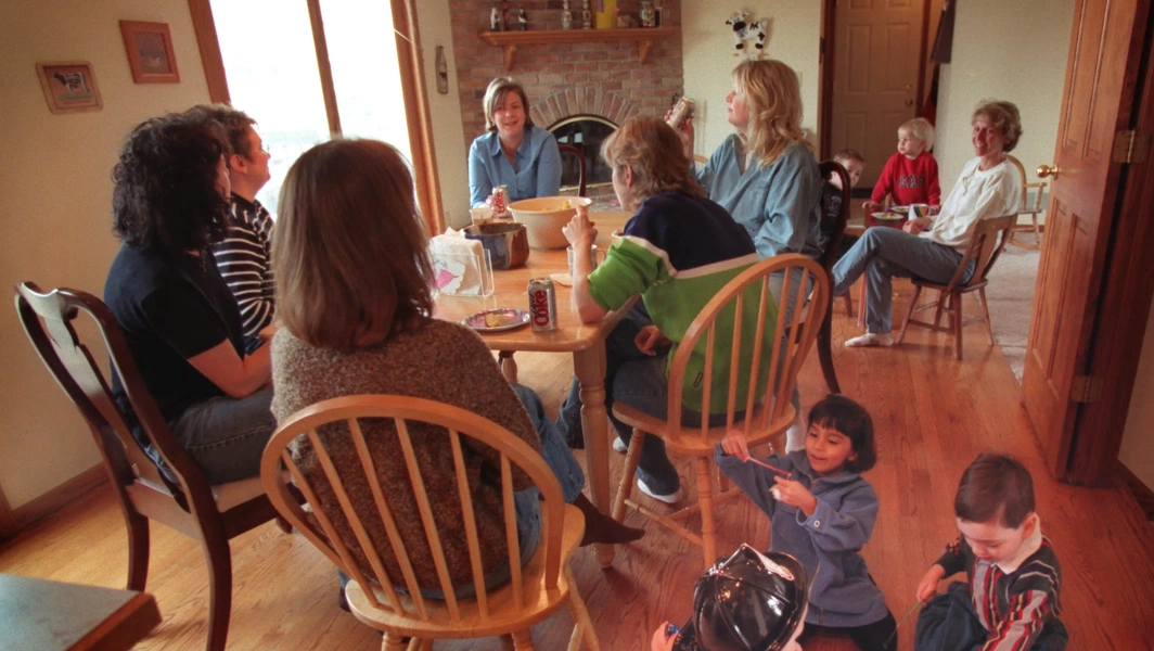 Bad Axe preschoolers and seniors connect through monthly visits