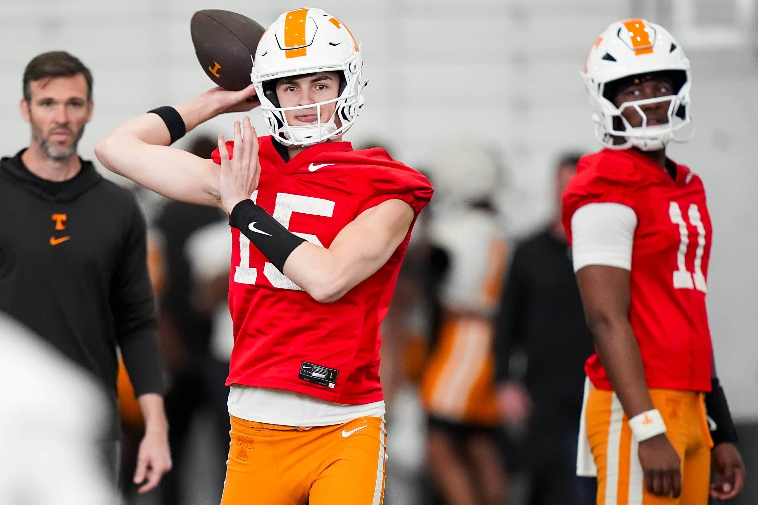 “Increasingly clear”: Tennessee Volunteers newcomer favored to win QB ...