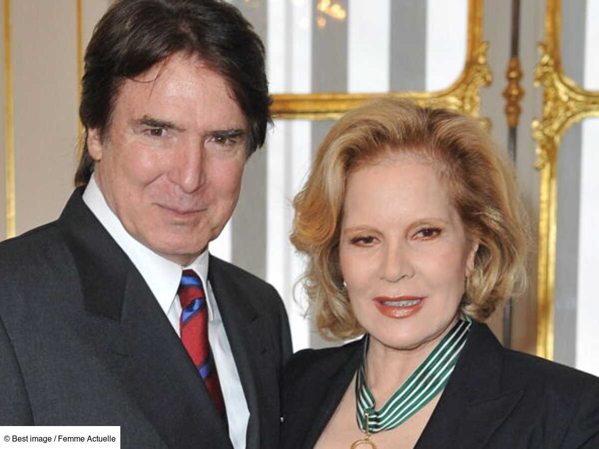 « 42 ans de bonheur » : Sylvie Vartan rend un hommage émouvant à son ...