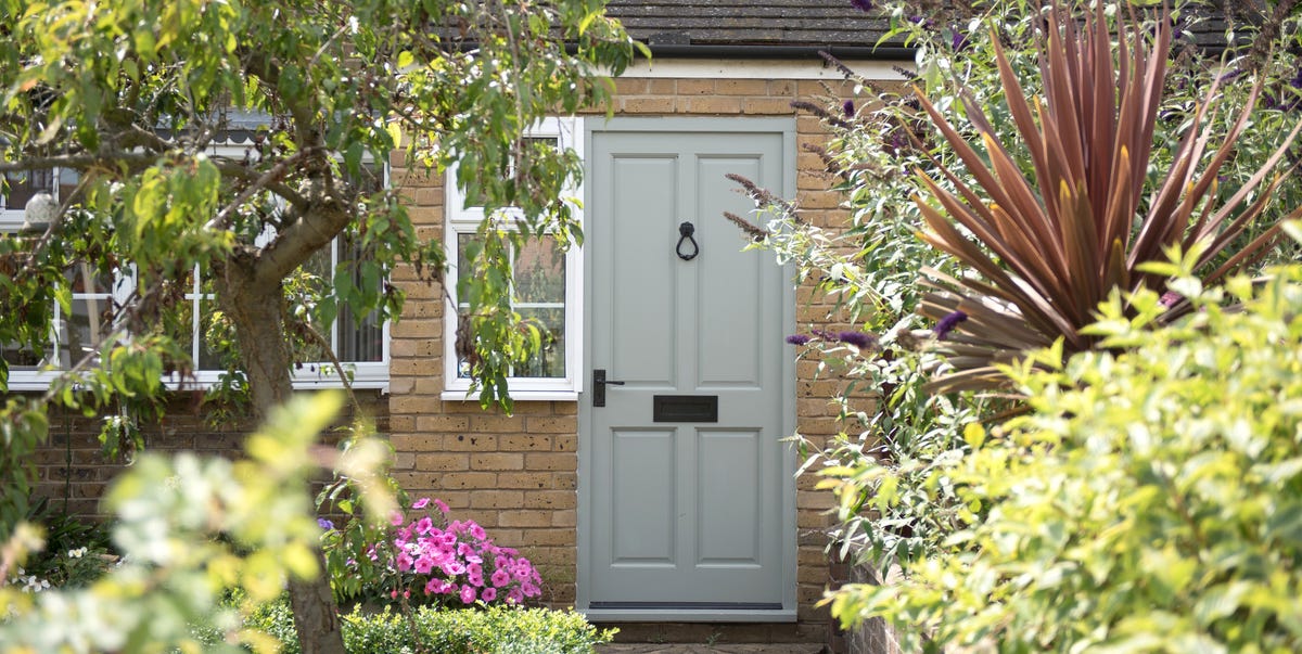 7 overlooked signs of a messy home – before you even walk in the front door