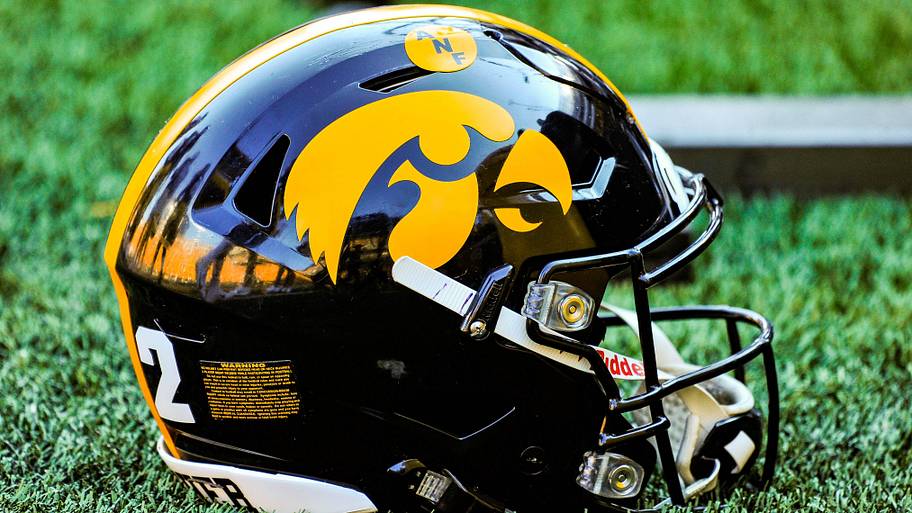 Hawkeye football all-time leading rusher enters Iowa Hall of Fame