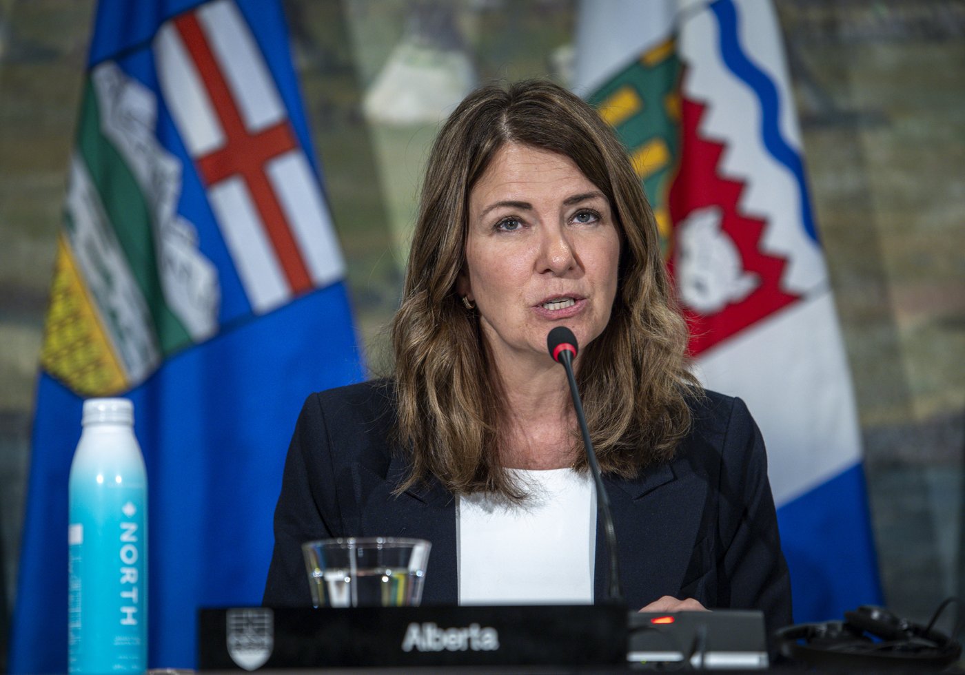 Danielle Smith plaide pour une alliance « Alber-bec » ou « Qué-berta