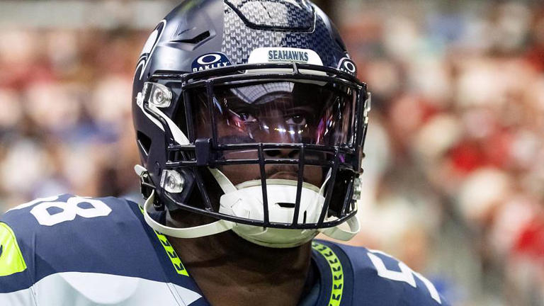 The Seahawks' Derick Hall re-signing was a massive win for this 1 major ...