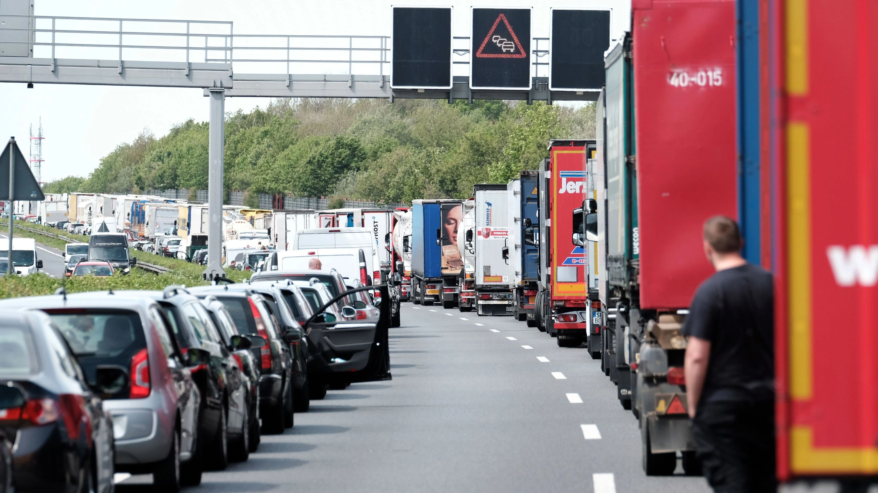 Ehefrau und Kinder schwer verletzt: Vater stirbt bei Unfall mit ...