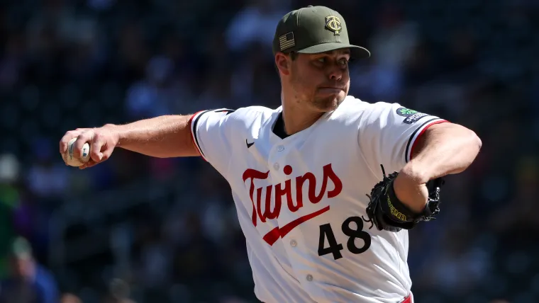 Red Sox's AL East rival signs seven-year veteran pitcher