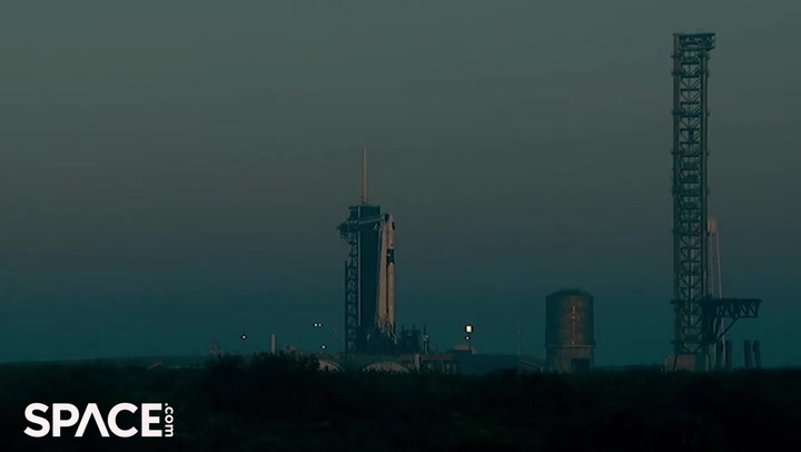 Time-lapse captures sunrise over SpaceX's Crew-6 rocket and Starship tower