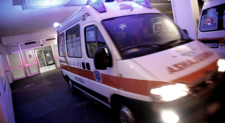 Motociclista incastrato sotto un tir, Cristian Bisca muore a 49 anni ...