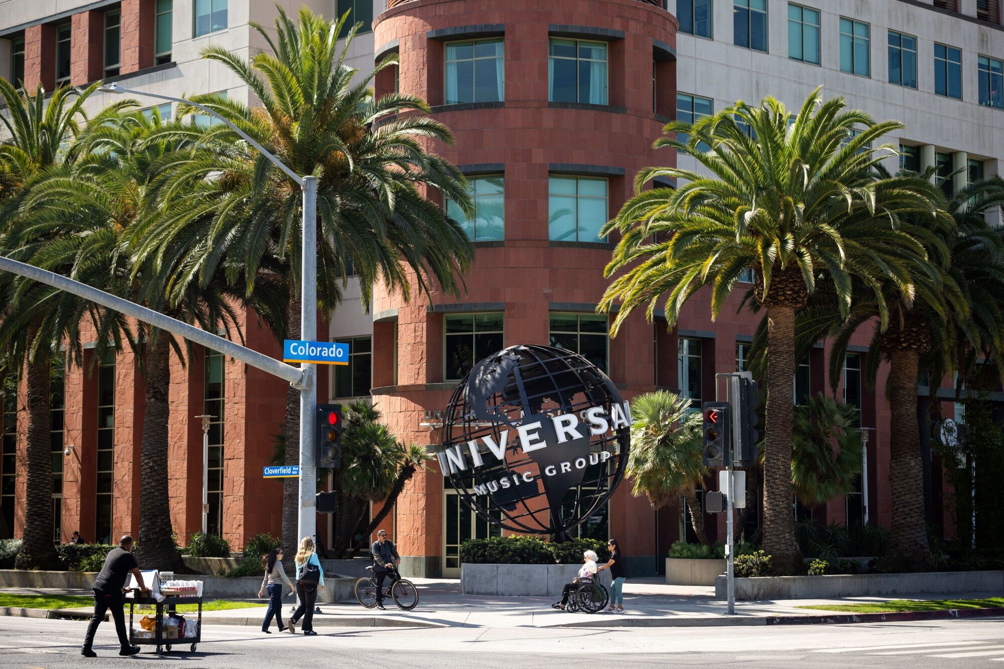 Bill Ackman’s Pershing Square to exit Universal Music stake