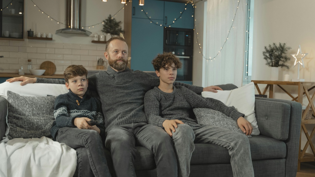Kids who always disapprove of their parents’ new partners share these ...