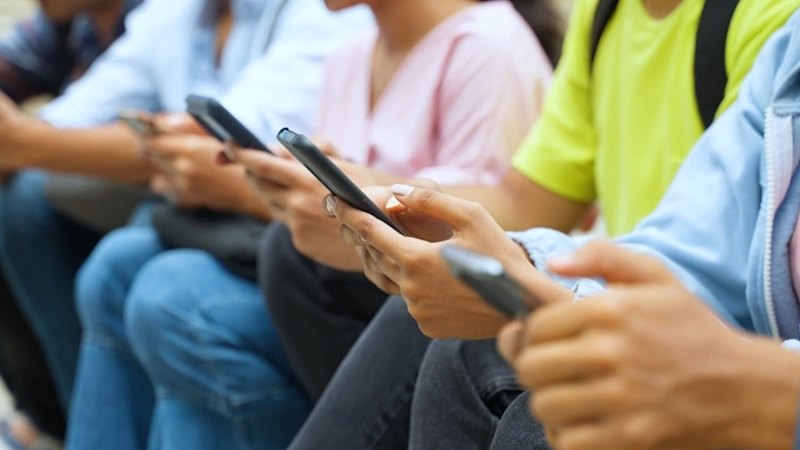 Push to include AI chatbots in Australia's under-16 social media ban