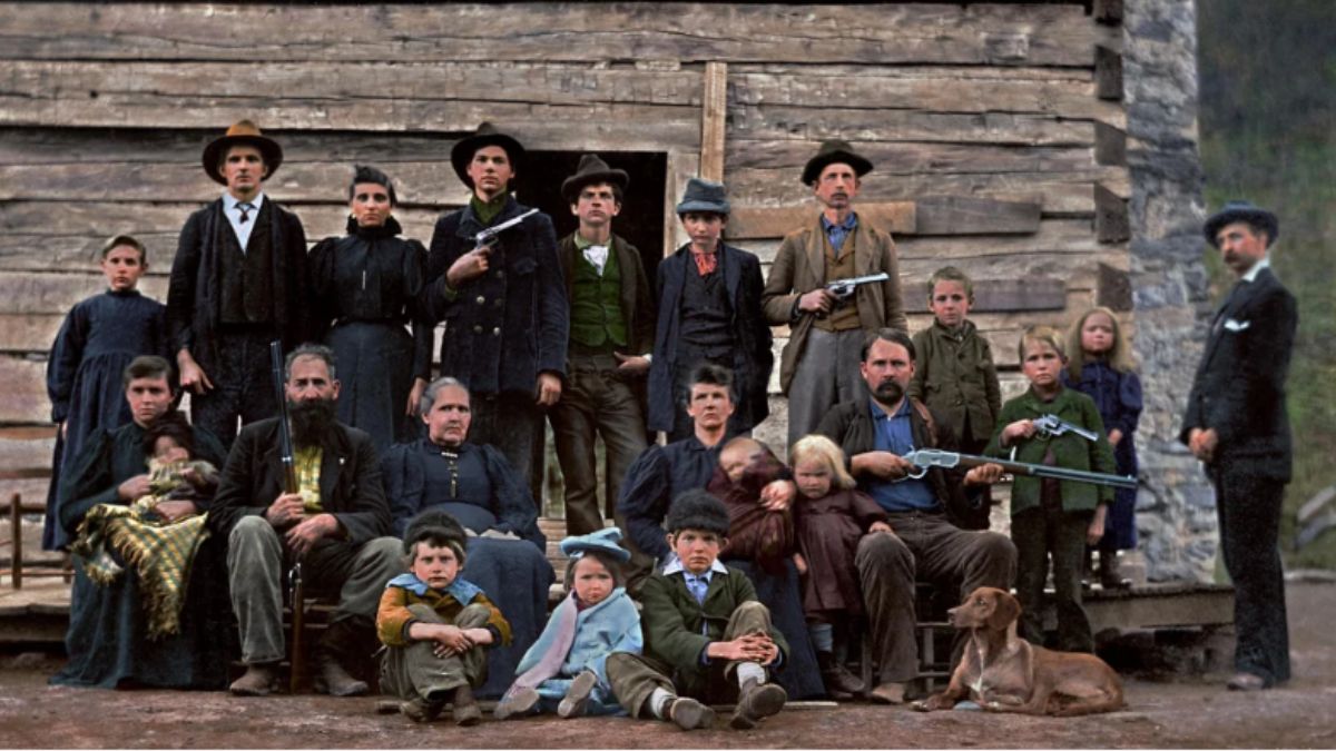 25 colorized images from the late 1890s