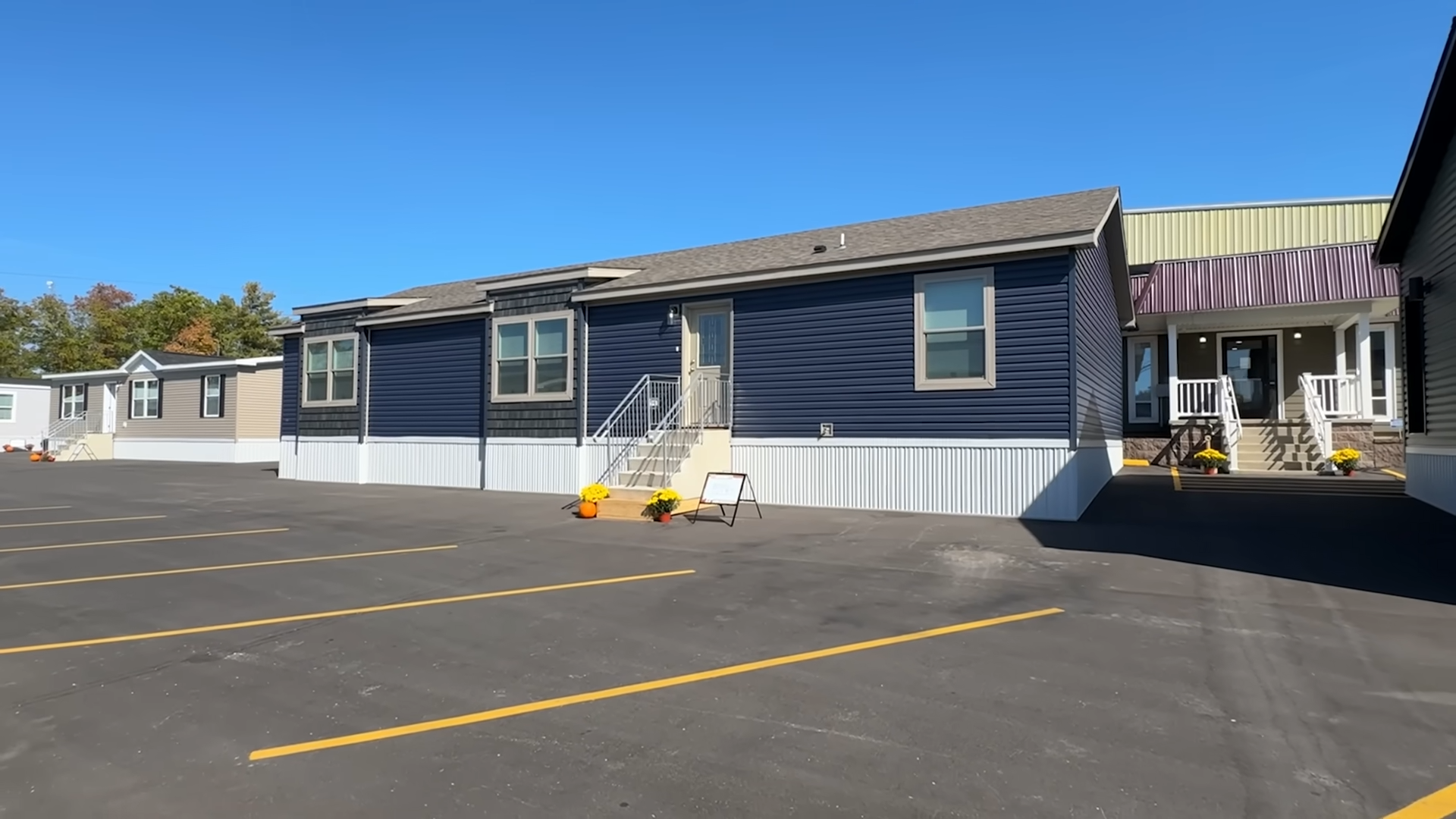 Touring a mobile home with a surprisingly unique floor plan