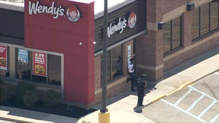 Hombre acuchillado múltiples veces en restaurante Wendy’s
