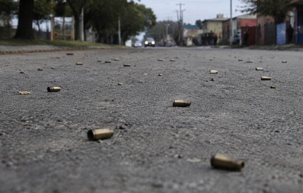 Fuego a discreción: policía recoge más de 100 casquillos luego de ...