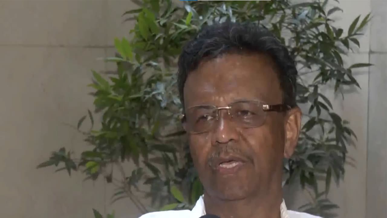 Firhad Hakim resigns as Kolkata mayor; KMC rendered 'defunct': TMC