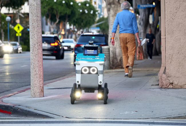 Robots expand from food to laundry delivery in Los Angeles