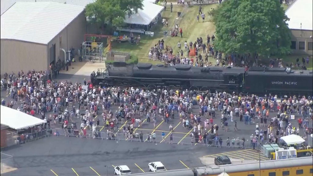 Union Pacific Big Boy locomotive passes through Illinois on coast-to ...