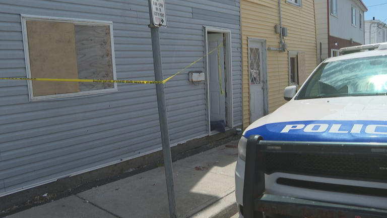 Police hold bloody scene on Spencer Street, 2 weeks after raid on same ...