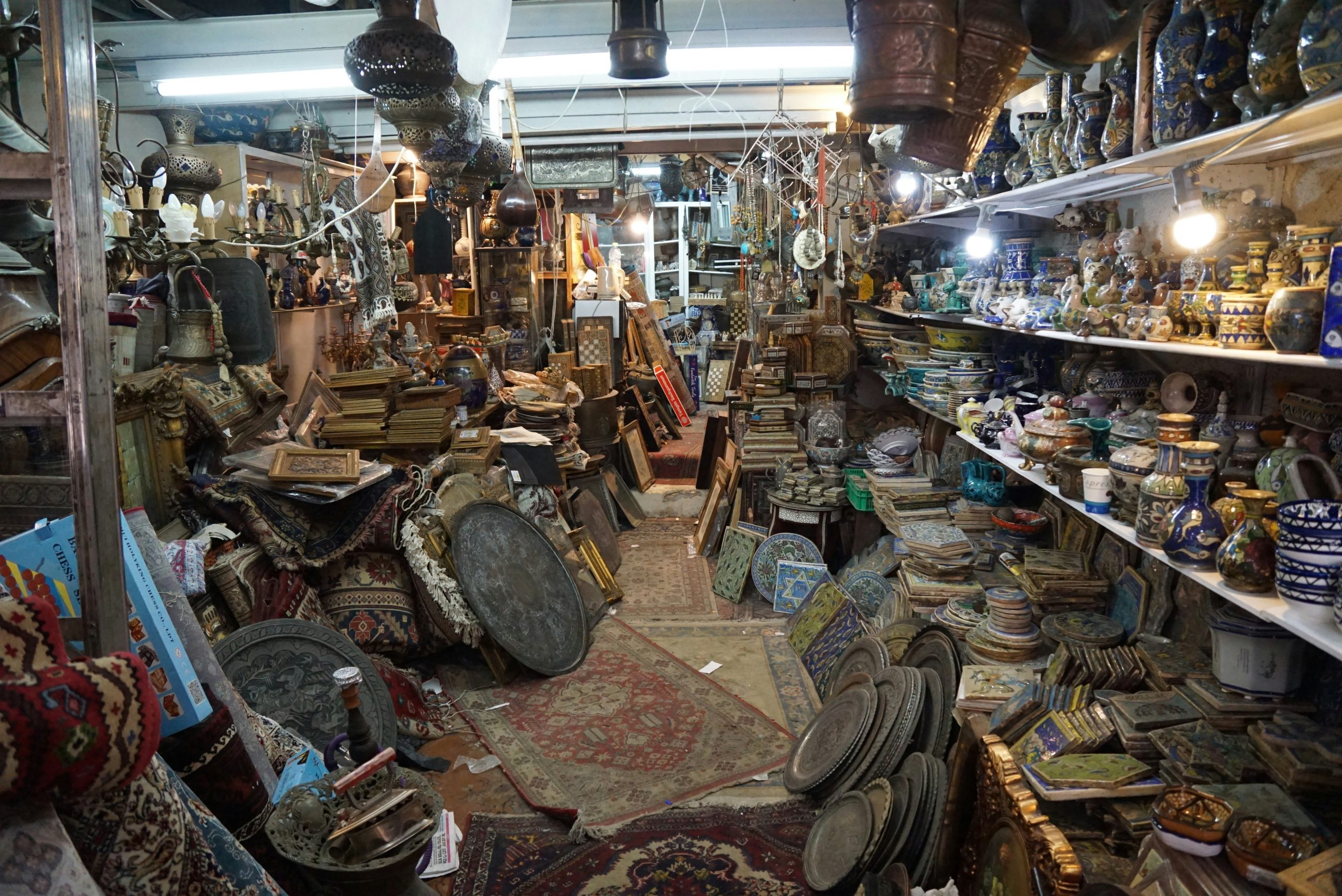 17 antique shop red flags that signal overpriced inventory