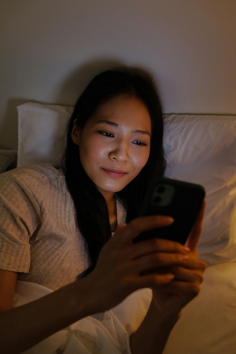 If someone does these 11 things, they secretly miss you