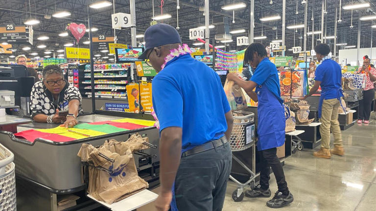 Local grocery baggers compete in Kroger’s annual Bag-Off