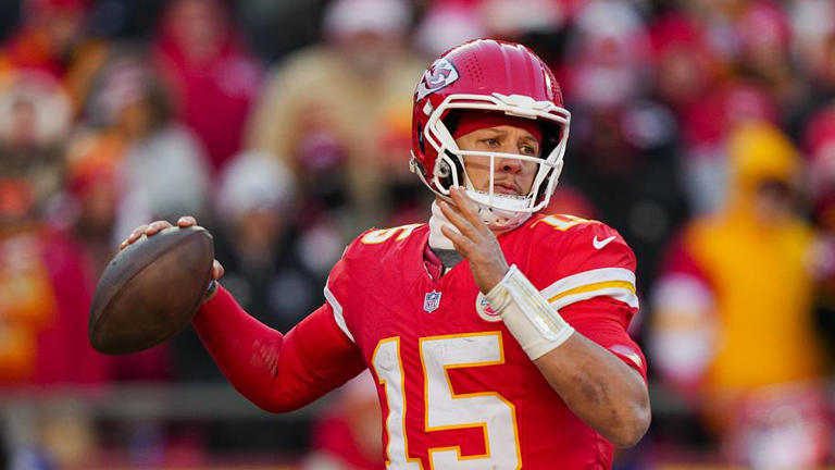 Chiefs' projected quarterback depth chart leaves little room for debate