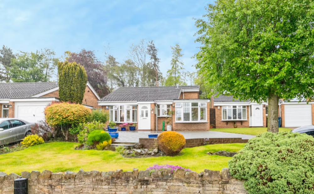 Picture yourself in this Washington bungalow which comes with a huge ...
