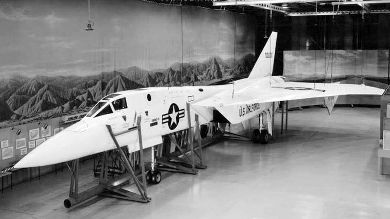 The Mach 3 fighter built to stop nuclear armageddon