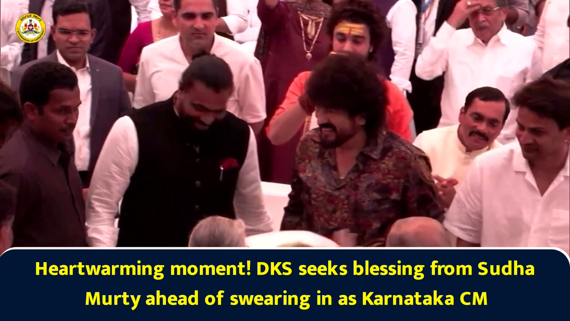 Heartwarming moment! DKS seeks blessing from Sudha & Narayana Murthy ...