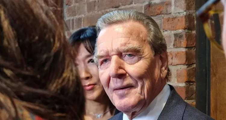Putin widzi go w roli mediatora. Gerhard Schroeder pojawił się w Moskwie
