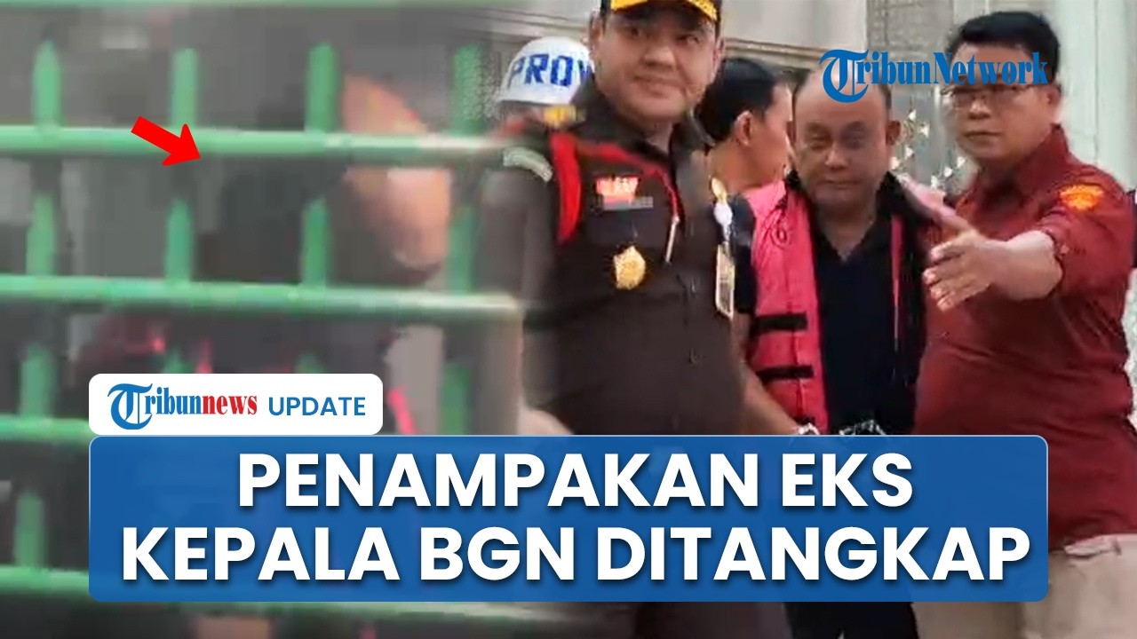Penampakan eks kepala BGN Dadan Hindayana pakai rompi tahanan, tangan ...