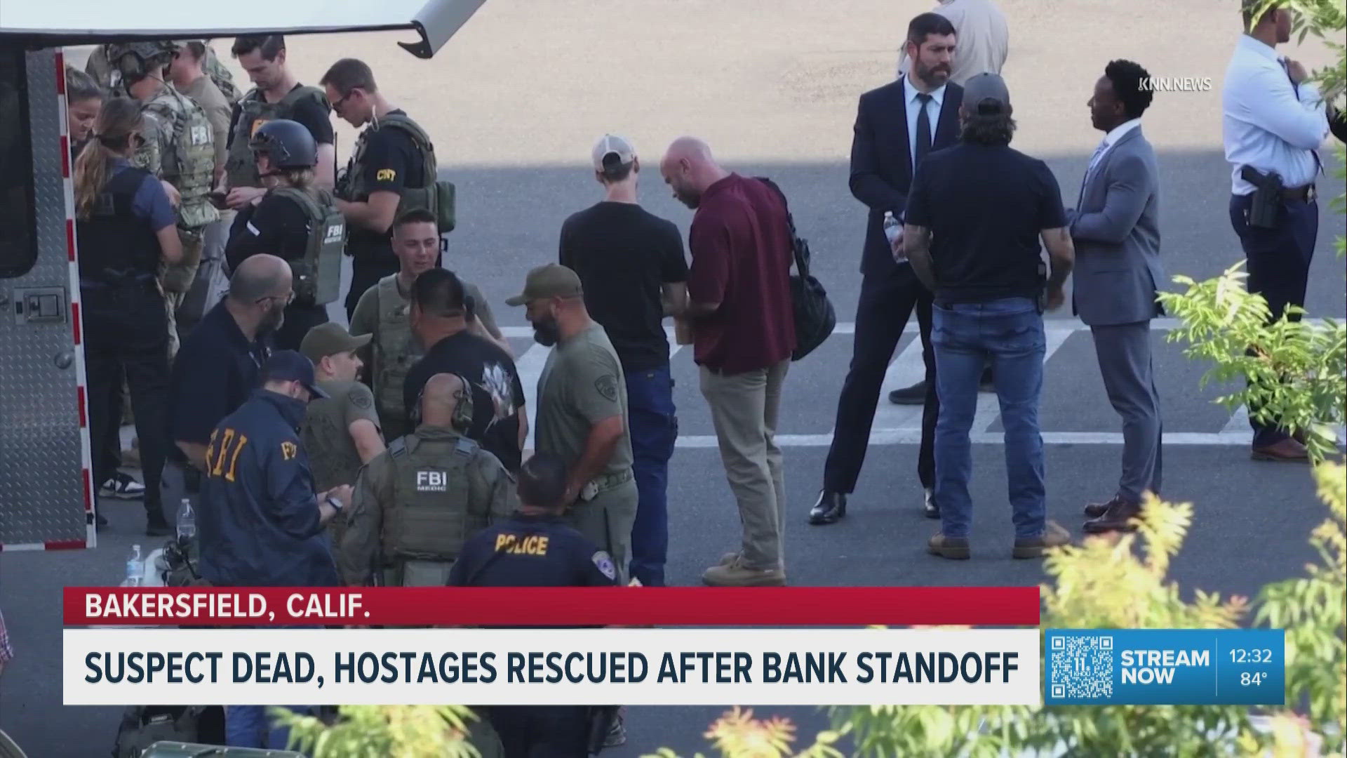 Suspect dead, hostages rescued in Bakersfield, California bank standoff