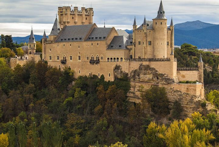 10 details that made medieval castles more than just fortresses
