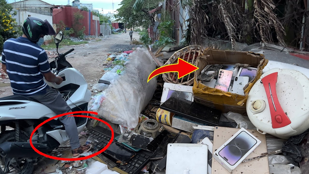 Lucky time 😍! Found many broken iPhones and more from garbage dump ...