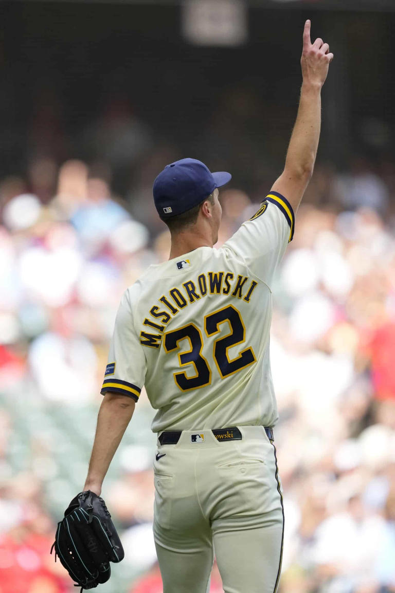 Milwaukee Brewers grab top-3 spot in latest MLB power rankings