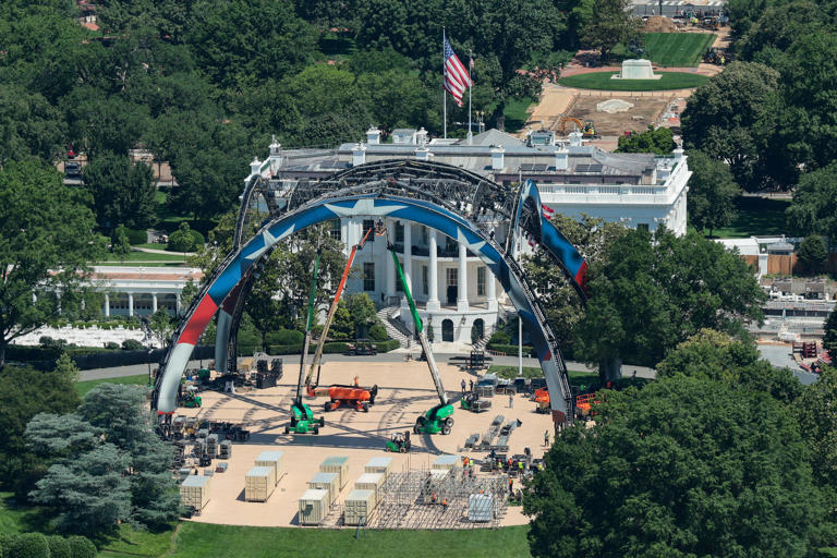 Trump says he may keep UFC arena on White House lawn permanently