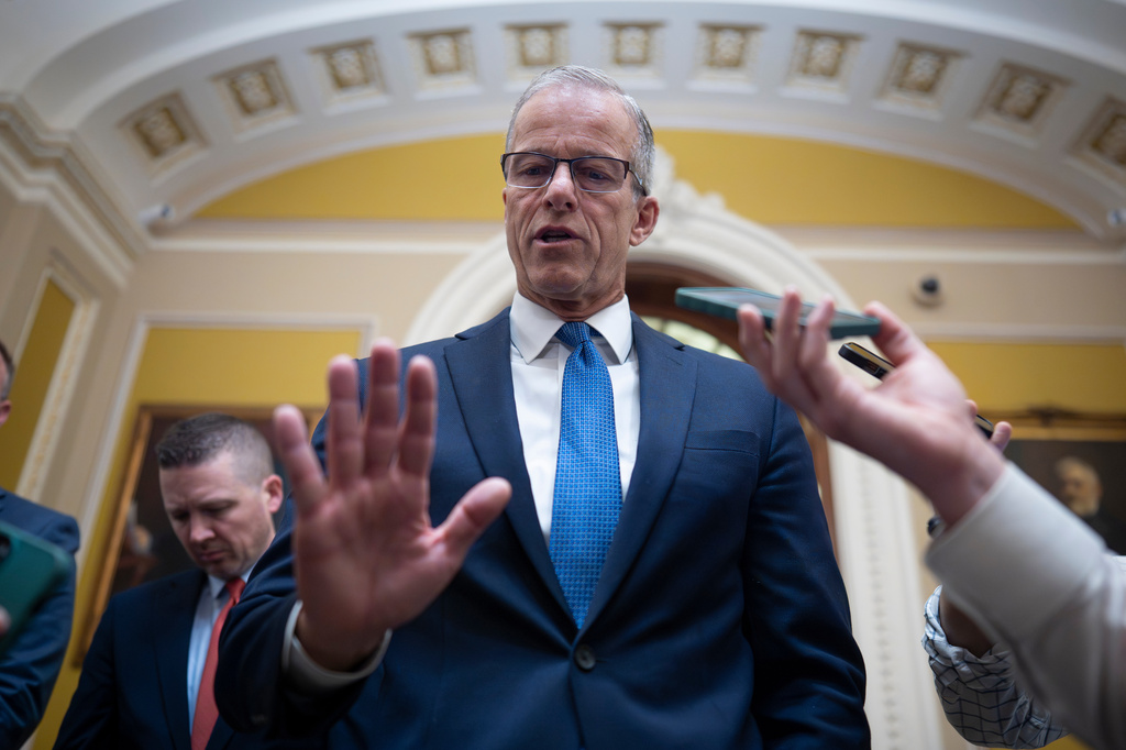 Thune warns Democrats against tanking FISA deal over Pulte: 'Really risky'