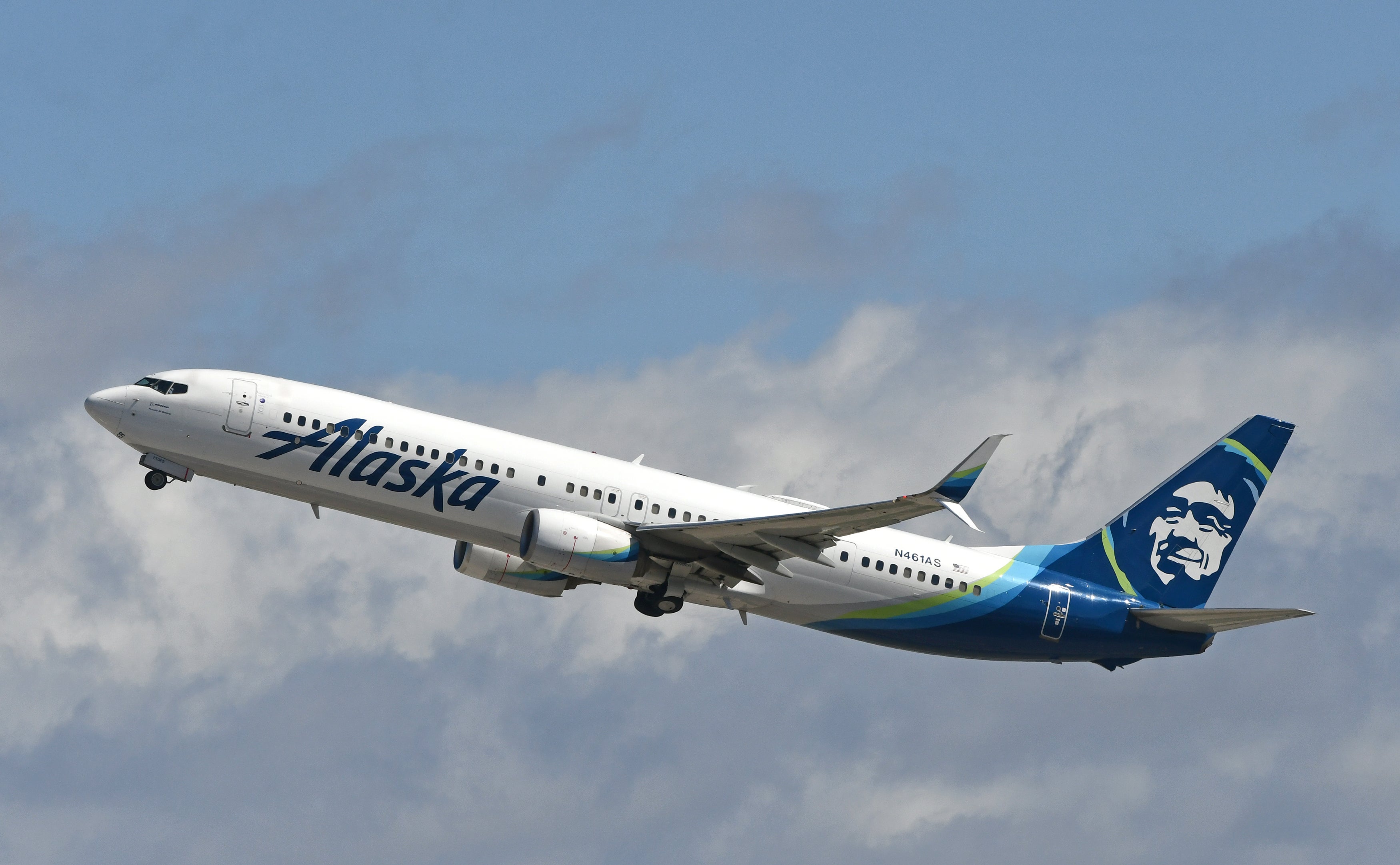 Alaska Airlines launches monthly Members Day promotions for Atmos Rewards