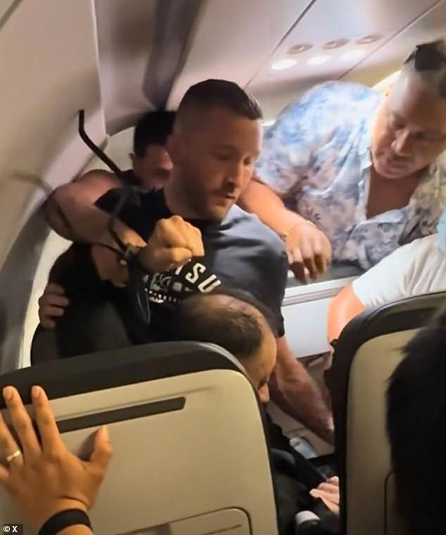 Moment Frontier flight passengers had to restrain madman who tried to ...