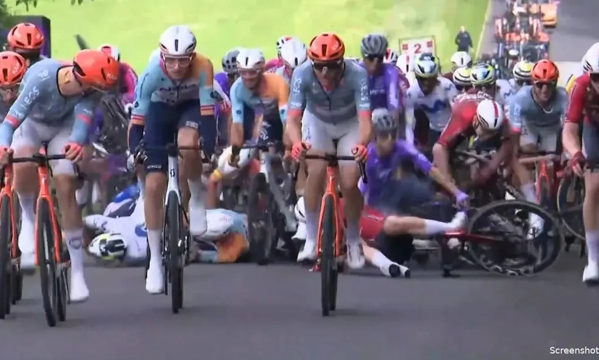 Massive crash brings down much of the peloton in Wallonia stage 3 ...