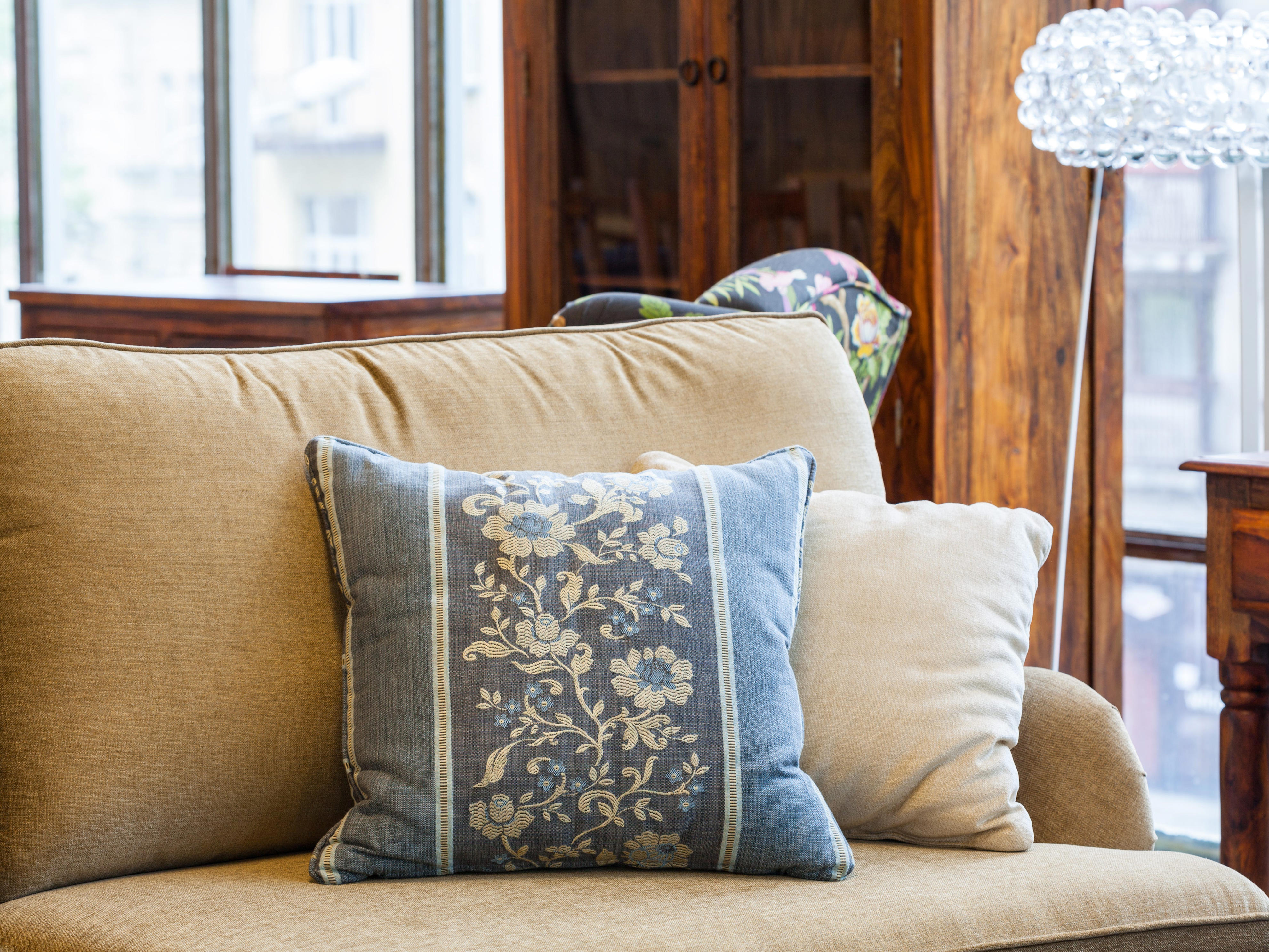 I'm an interior decorator. Here are 7 things I would never have in my ...