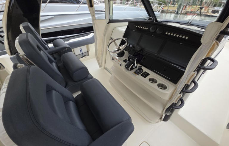 For sale: Boston Whaler 420 Outrage